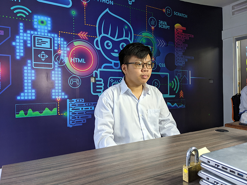 និស្សិតសរសេរកូដចំនួន 10 រូបនៃវគ្គសិក្សា Full Stack Developer Bootcamp ឆ្នាំ 2021 របស់ SabaiCode ...